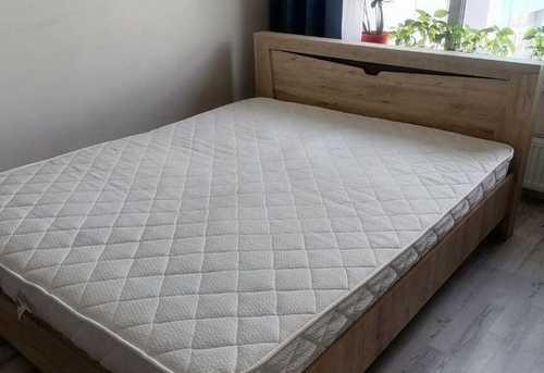 Кровать двухспальная бу без матраса
