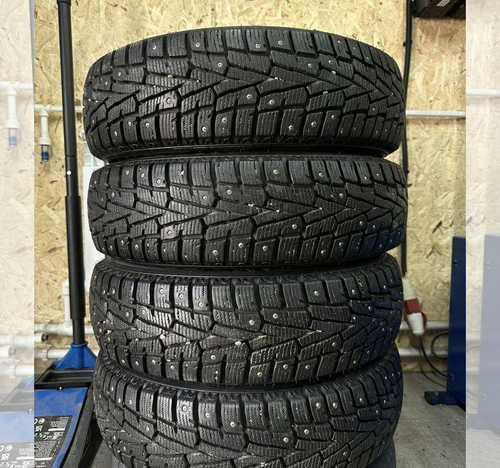 Roadstone Winguard Spike 185/70 R14 92T