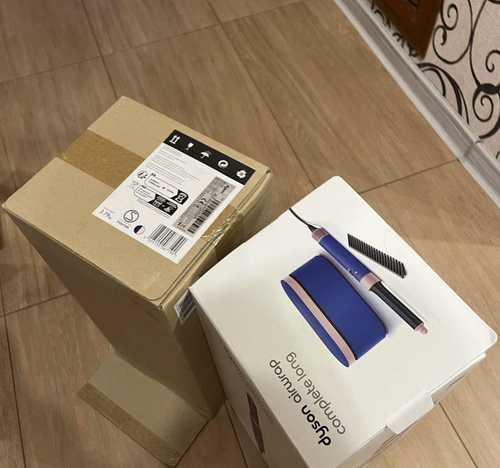 Коробка от стайлера dyson