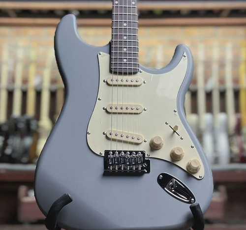 Электрогитара DeMarco dmsest202 Stratocaster SSS Silver