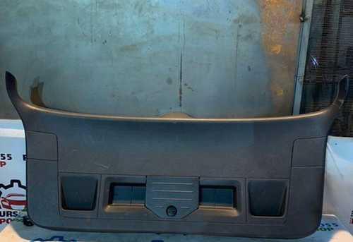 Обшивка двери багажника Volkswagen Passat B6 1.8