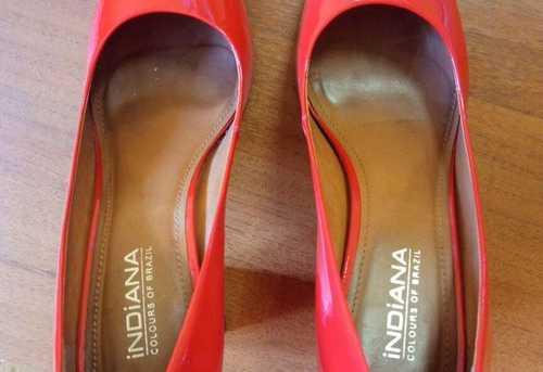 Продам туфли красные натуральный лак
