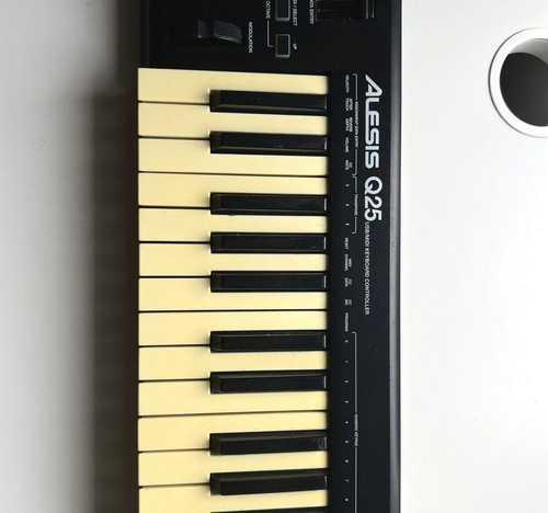 Midi Синтезатор Alesis q25