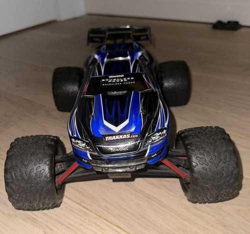 Traxxas e revo 1 16