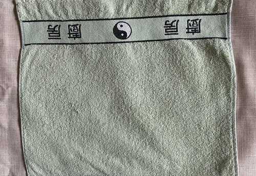 Полотенце с символом инь-ян