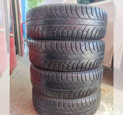 Bridgestone Ice Cruiser 7000 235/65 R17