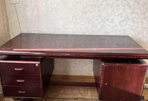 Деревянный письменный стол массив