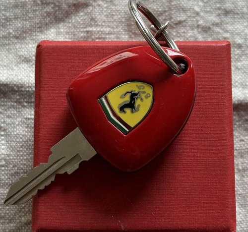 Ferrari брелок