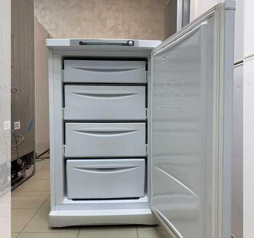 Морозильная камера Indesit 100x60x60