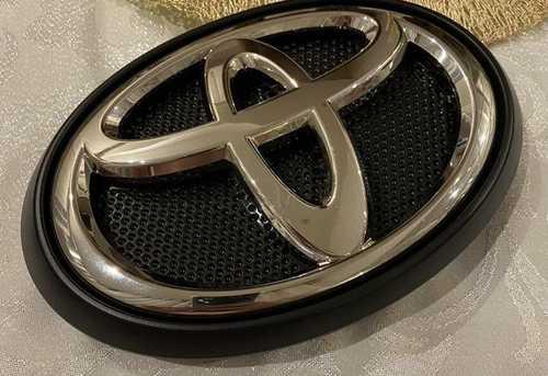 Эмблема Toyota Hilux/Fortuner