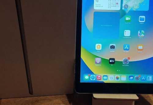 9.7" Планшет Apple iPad 2018 32Gb Wi-Fi MR7F2RU/A