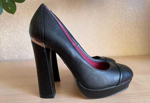 Туфли женские 35 размер на каблуке