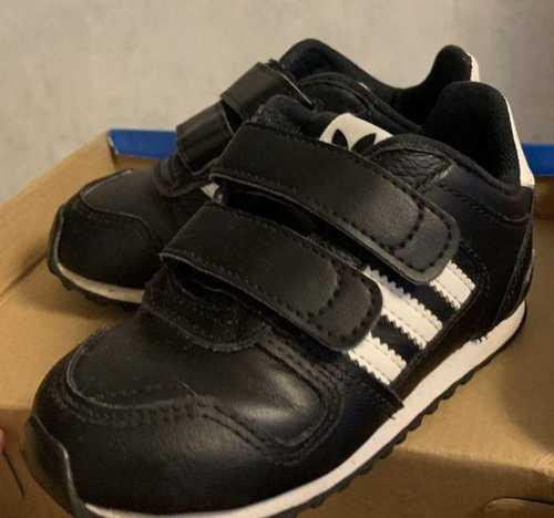 Кроссовки adidas детские 22