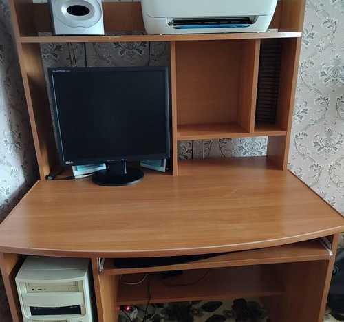 Продам компьютерный стол, без компьютера