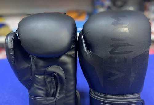 Боксерские перчатки Venum Черные с черным глянцем