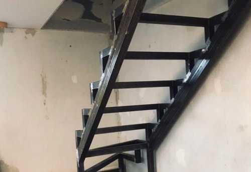 Сварной Каркас Г-образной Лестницы в Дом