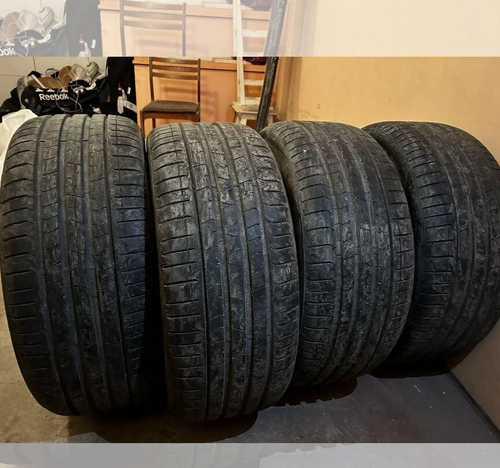 Pirelli P Zero PZ4 245/40 R19 94W