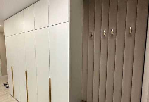Шкаф прихожая с мягкими панелями и зеркалом