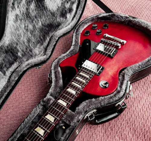Gibson Les Paul Studio Worn Cherry с кейсом