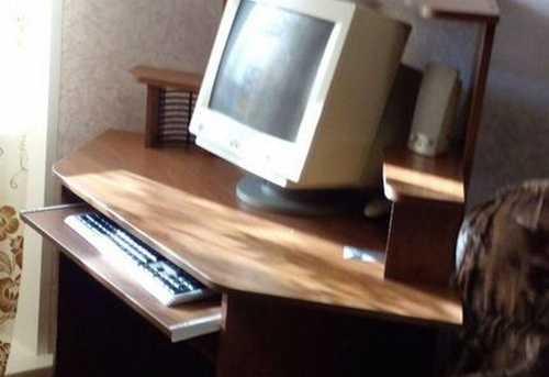 Комьютерный стол