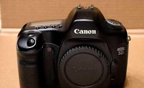 Canon EOS 5D body + BatGrip BG-E4