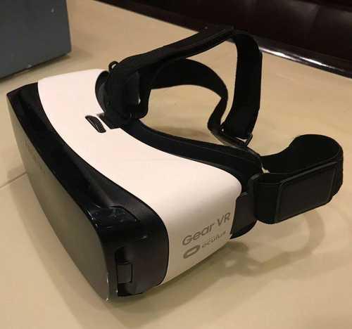 Очки виртуальной реальности Samsung Gear VR