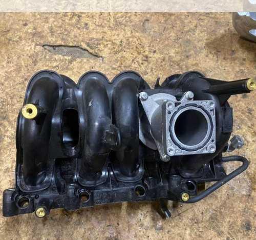 Впускной коллектор Renault Logan 2 2 поколение
