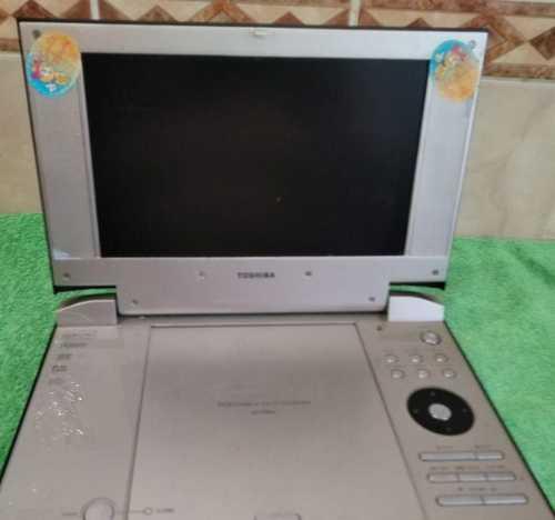 Портативный DVD плеер Toshiba SD-P2800