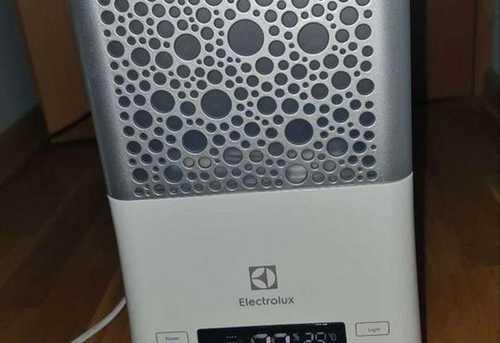 Увлажнитель воздуха Electrolux EHU-3815D