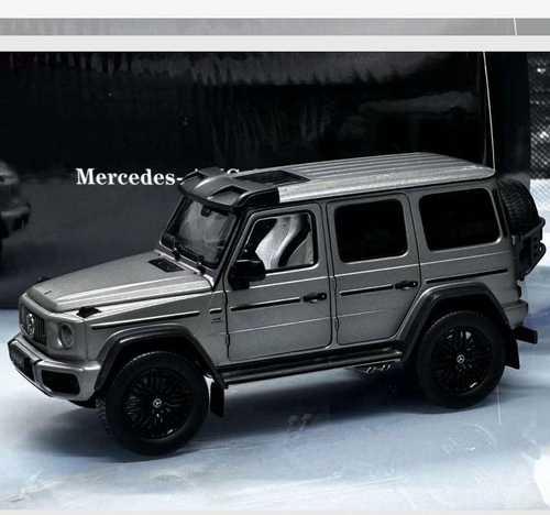 Модель Mercedes-Benz G63 AMG 4x4 Grey 1/18