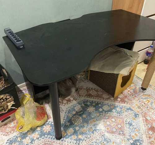 Комьютерный / игровой стол