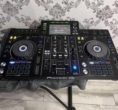 DJ контроллер Pioneer XDJ RX2