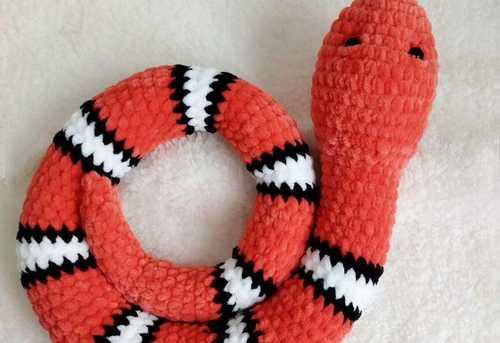 Вязаная игрушка змея амигуруми
