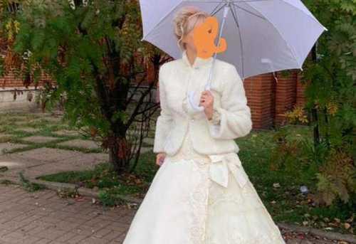 Свадебное платье бежевое(кремовое) фата и шубка