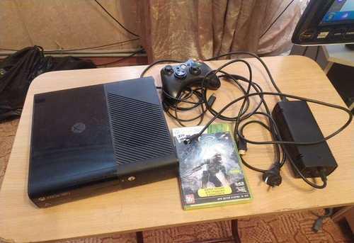 Xbox 360 e 4gb +hdd60gb +halo 4gb