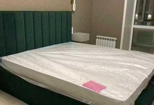 Белая кровать