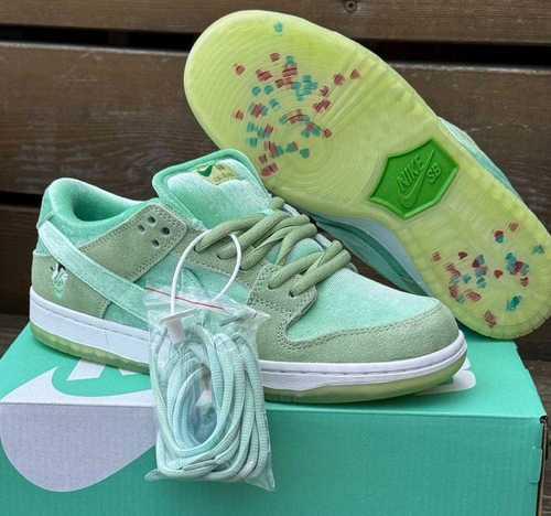 Nike Sb dunk Strange Love Green