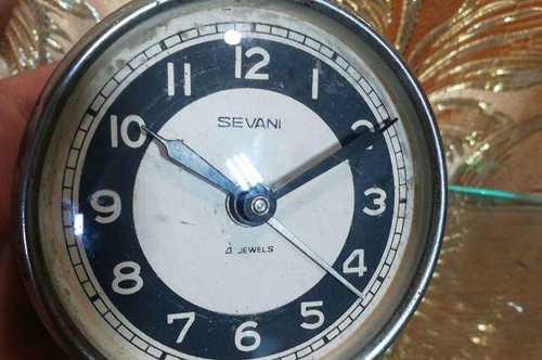 Часы будильник Севани 1965 года