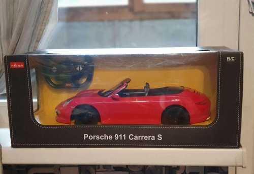 Машина Porsche 911 Carrera S на пульте управления