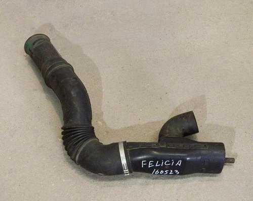Патрубок воздушного фильтра Skoda Felicia