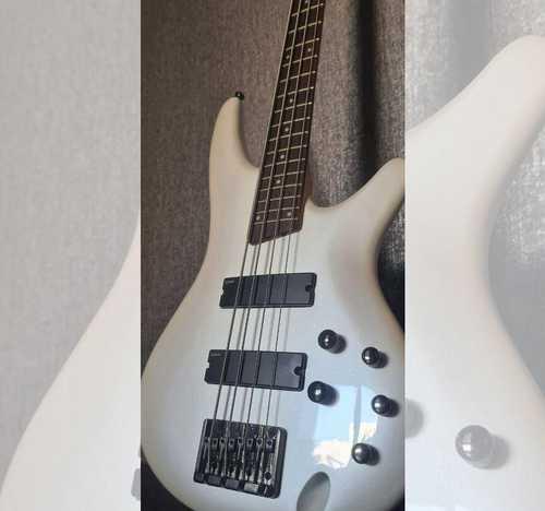 Бас гитара ibanez sr300