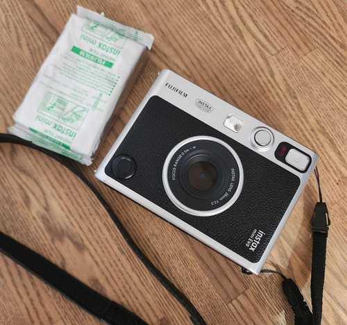 Фотоаппарат Fujifilm instax mini evo