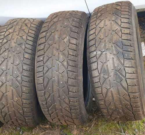Kormoran SUV Stud 215/60 R17