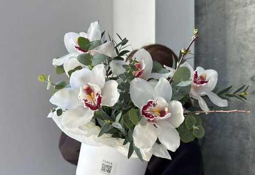 Коробка с орхидеями, букет из орхидей