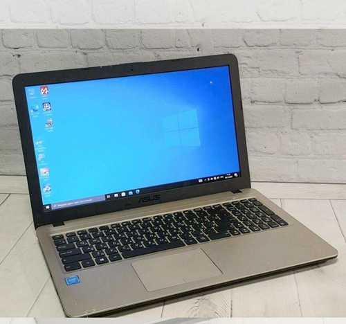 Ноутбук Asus 15.6 /Intel HD / 2g / 500 HDD