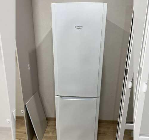 Холодильник Hotpoint Ariston