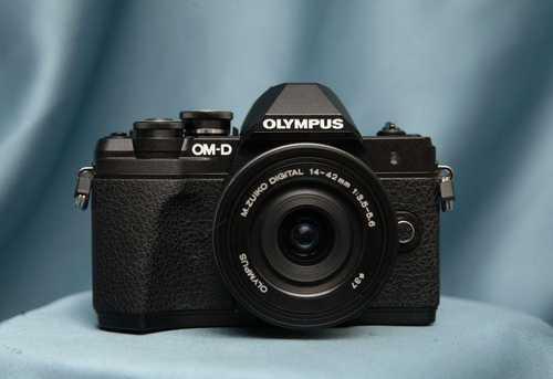 Olympus OM-D EM-10 mark III + зум-блинчик 14-42