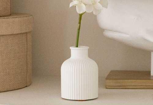 Декоративная ваза из гипса. Цвет белый