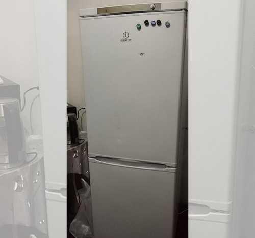 Холодильник indesit SB 16730