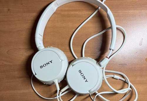 Проводные белые наушники Sony